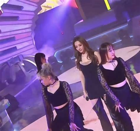 十大劲歌金曲颁奖典礼2020年劲歌金曲王浩信再拿奖，莫文蔚获金曲金奖惊喜献唱 丫空间
