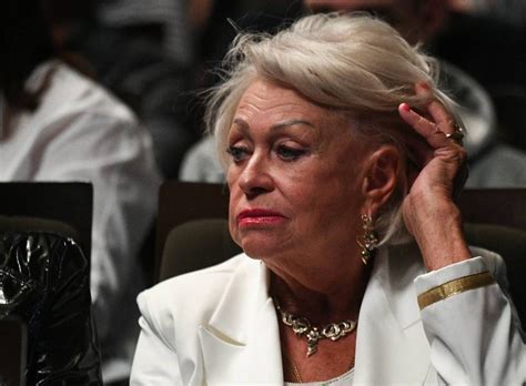 74 летняя вдова Караченцова попала в больницу