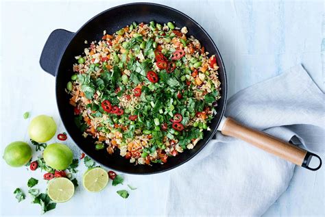 Stekt Ris Med Grönsaker Och ägg Recept