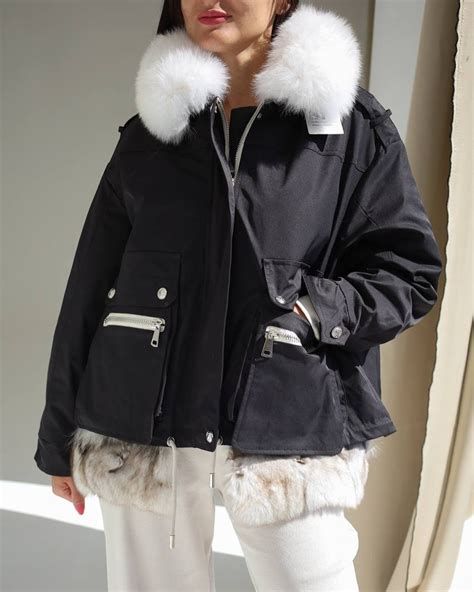 Ua🔸КУРТКИ🔸ПАРКИ🔸ПУХОВИКИ🔸ШКІРЯНІ КОСУХИ Знижка ️‍🔥 Чорна 7000 грн Бежева 7800 грн Вона дуже