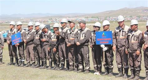 Ширээ нурууны айл өрхийг цахилгаанд холбох ажил эхэллээ