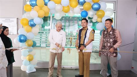 Rektor Uhamka Resmikan Apotek Sebagai Fungsi Pendidikan Dan