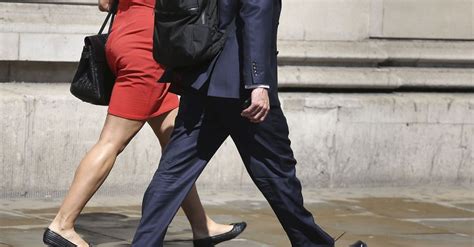 Их Британид ажлын ДӨРВӨН өдөртэй долоо хоногийн туршилт эхэлжээ · Dorgio Mn