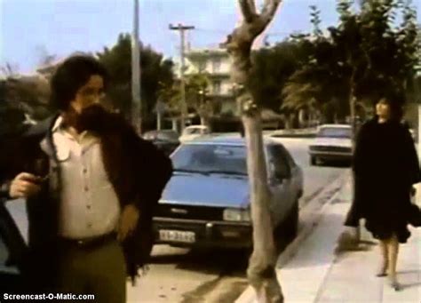 ΜΟΥΣΤΑΚΑΣ ΔΙΑΝΟΥΜΕΝΟΣ ΜΗ ΜΕ ΚΟΙΤΑΣ ΜΕ ΜΑΤΙΑ ΠΟΥ ΚΛΑΙΝΕ Youtube