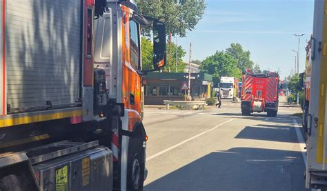 Hamburg Altenwerder Gabelstapler Brennt In Aluminiumfabrik Mopo