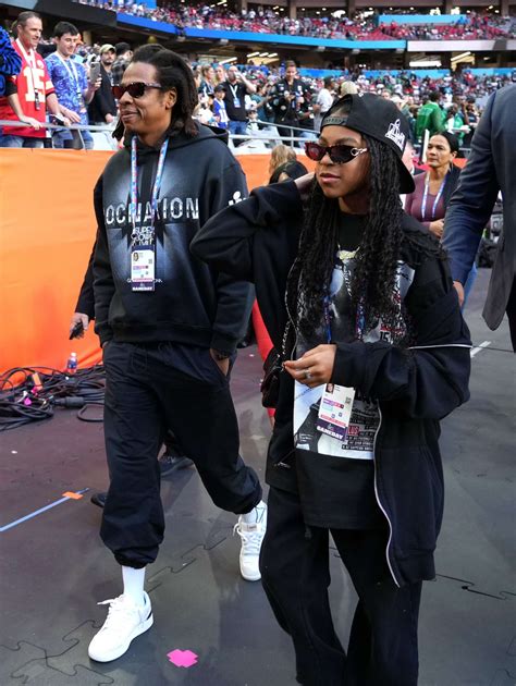 Jay Z Blue Ivy Turn Super Bowl Into Cute Daddy Daughter Outing See