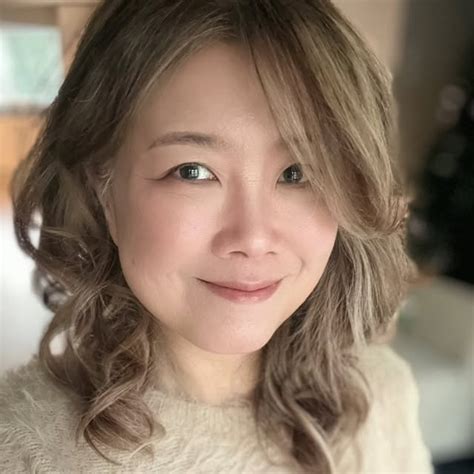 Sandra Sandraou747 • Threads Say More