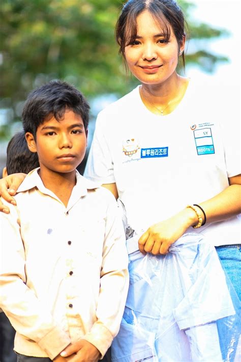 កីឡាការិនី ស្រួង ភាវី ចុះកុងត្រាជាទូតសុច្ឆន្ទះ តែមិនយកប្រាក់សម្រាប់ខ្លួនឯង តែបែរជាយកមកធ្វើរឿងនេះ