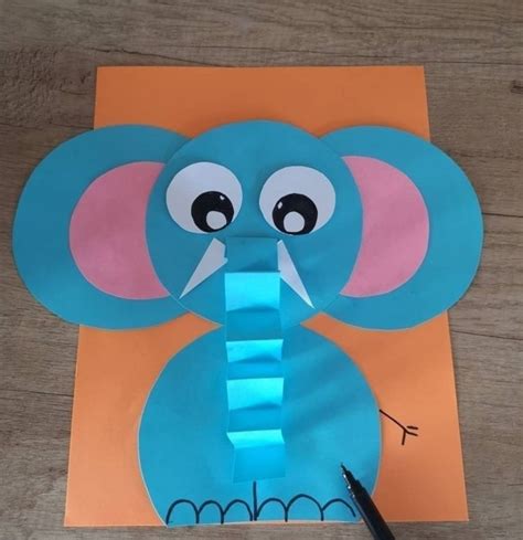 Слонёнок с хоботом гармошкой