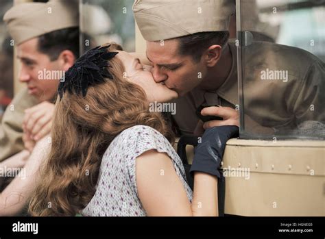 Hacksaw Ridge From Left Teresa Palmer Andrew Garfield 2016 Ph