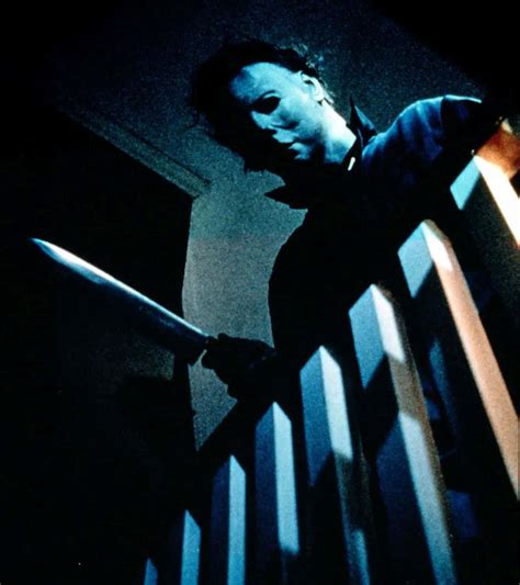 Download Michael Myers With Knife Wallpaper