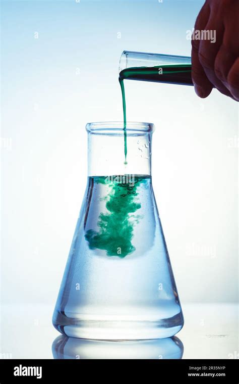 Diffusion In A Flask Stock Photo Alamy