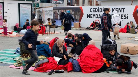 Силен земјотрес во Турција десетици загинати и неколку стотици повредени