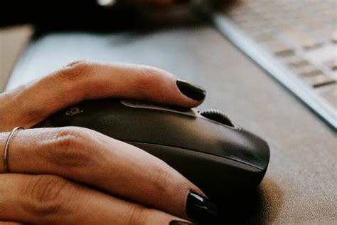 How To Clean A Mouse Scroll Wheel Easiest Methods