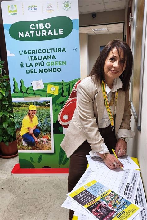 Maria Borrelli Consegna La Delibera Contro Il Cibo Sintetico