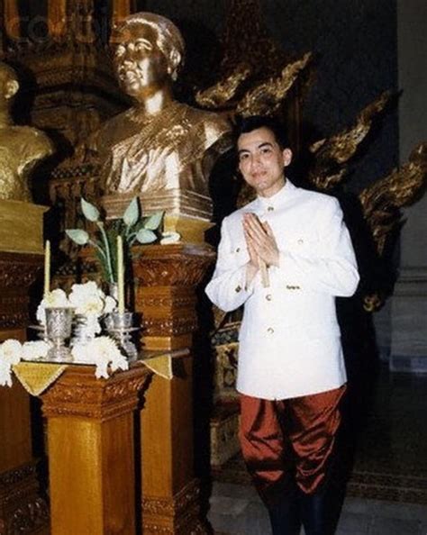 កម្រងព្រះឆាយាលក្ខណ៍ដ៏កម្ររបស់ ព្រះ ករុណា ព្រះបាទ សម្ដេច ព្រះបរមនាថ នរោត្ដម សីហមុនី