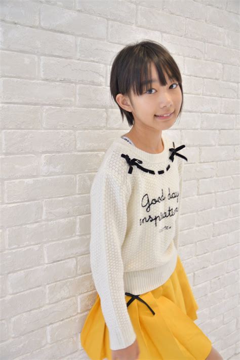 盗撮されたjsが制服から溢れるおっぱいがエロ過ぎな画像 女子高生の専科