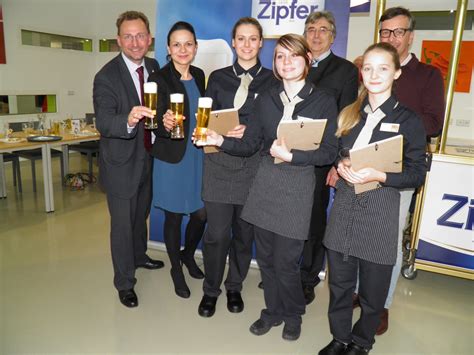 Tamara Mader Zapfte Das Schönste Bier Steyr And Steyr Land