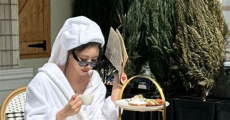 미주 샤워 가운만 입고 커피 타임매혹적인 비주얼 스타in★