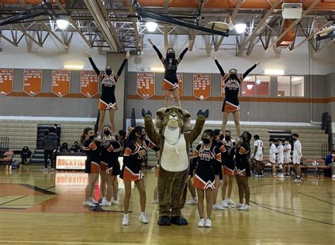 High School Cheerleaders Stunts