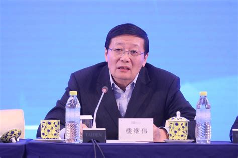 纪念中国改革开放四十年暨50人论坛成立二十周年学术研讨会在北京举行