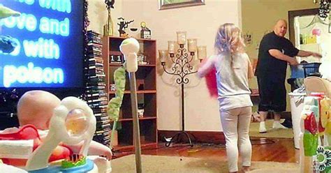 Una Madre Pilla A Su Marido En V Deo Cuando Lo Dej Solo Con Su Hija Para Que Cuidase De Ella