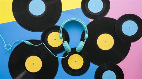 دانلود مجموعه بک گراند های لپ تاپ دیدنی 1403 با موضوعات جذاب