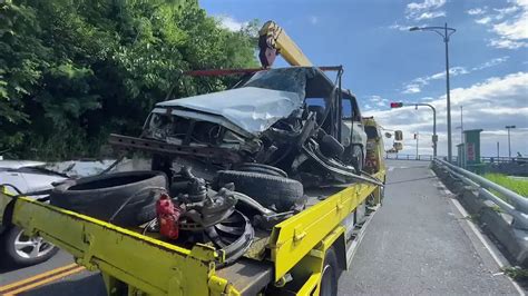 影奪面瞬間畫面曝！台東金崙大橋特斯拉越線 吉普車閃不及駕駛遭撞死 Yahoo奇摩汽車機車