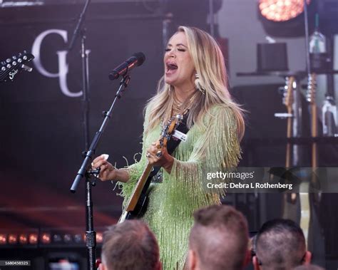 Carrie Underwood Performs On Nbcs Today Show At Rockefeller Plaza News Photo Getty Images