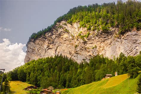 스위스의 아름다운 풍경 인터라켄 카운티의 피크 융프라우요흐 라우터브루넨 마을 봄에 대한 스톡 사진 및 기타 이미지 봄 산 0명 Istock