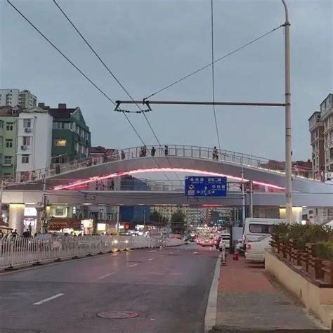 新地标台东三路过街天桥投用 市民 步行街 市北区