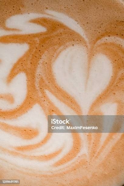 커피 음료의 갈색 거품에 아름다운 흰색 우유 패턴의 클로즈업 라떼아트에 대한 스톡 사진 및 기타 이미지 라떼아트 질감 질감 효과 Istock