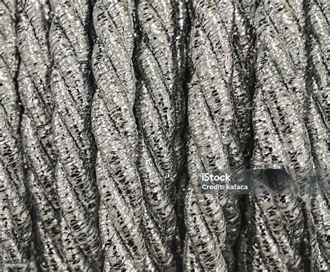 메탈릭 블랙 로프 배경 반짝이는 블랙 패브릭 질감 로프의 나선형 0명에 대한 스톡 사진 및 기타 이미지 0명 Shining Path 강철 Istock