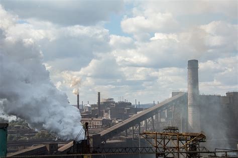 풍경 파노라마 점 결 산업의 생산을 위한 금속 선체 및 기계와 공장 빈민가의 전망 흡연 파이프와 우크라이나 식물의 재건 강철에 대한 스톡 사진 및 기타 이미지 Istock