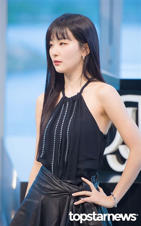 레드벨벳 슬기 ‘슬기 블랙 퍼펙트 시크 Perfume 론칭쇼 포토콜 [hd포토] 최규석 기자 톱스타뉴스 엔터 가요 쇼케이스