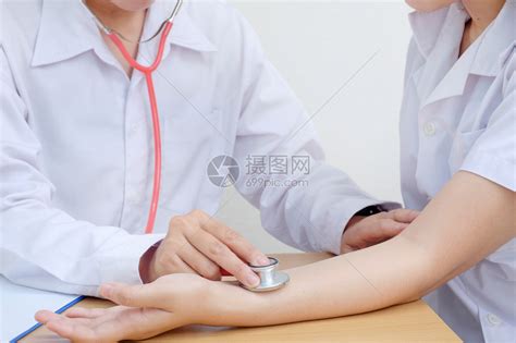 使用听诊器学的医生高清图片下载 正版图片507314435 摄图网