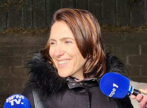 La Mayennaise Valérie Hayer En Photo Avec Des Néo Nazis Il Sagit D