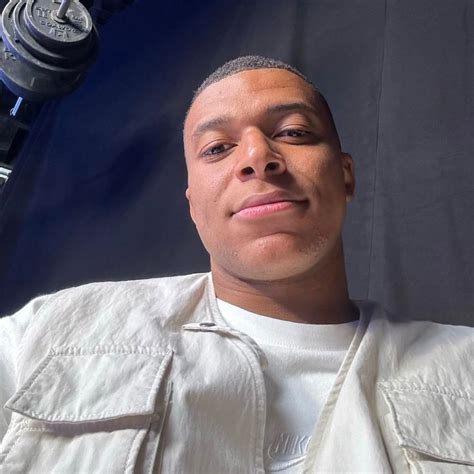 Создать мем мбаппе реал киллиан мбаппе Kylian Mbappe Картинки Meme