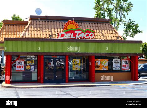 Del Taco Restaurant American Fast Food Restaurant Chain That