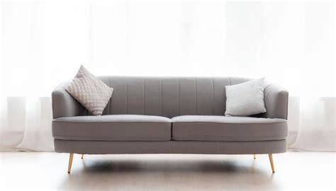 Диван полетя във въздуха Буря го вдигна и понесе ВИДЕО