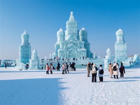 黑龙江哈尔滨：玩转冰雪大世界 人民图片网