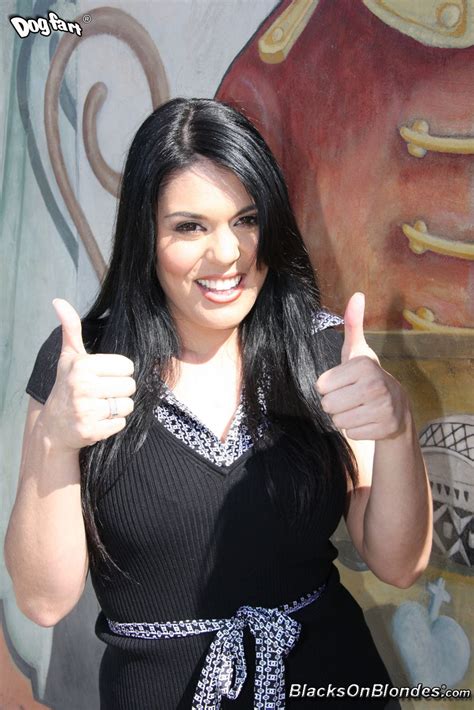 Olivia Olovely Pictures Wallpics Net Wallpapers Photos Pictures Backgrounds