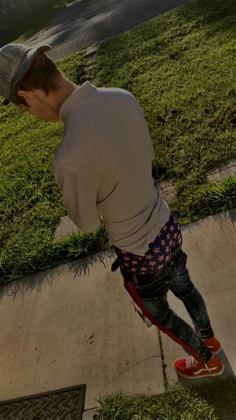 Pin By Tristian Cotton On Quick Saves Men In Tight Pants Sagging