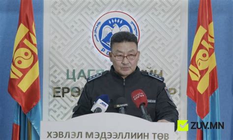 Жагсагчид чулуу гарт тааралдсан эд зүйлсээ шидсэнээс болж найман цагдаа бэртсэн гэв