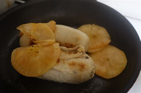 모렐이 사과 슬라이스 프랑스 요리로 조리되는 화이트 푸딩 0명에 대한 스톡 사진 및 기타 이미지 0명 가공육 고기