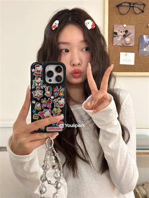 블랙 헬로키티 스티커 데코 비즈키링 폰케이스 아이폰케이스 아이폰15 아이폰14프로맥스 아이폰13프로맥스 아이폰12프로맥스 아이폰프로맥스 아이폰프로 에이블리