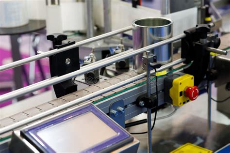 Conveyor System With Pick And Place Robotic Arm Stock Image Image Of Automate Cans 140911125