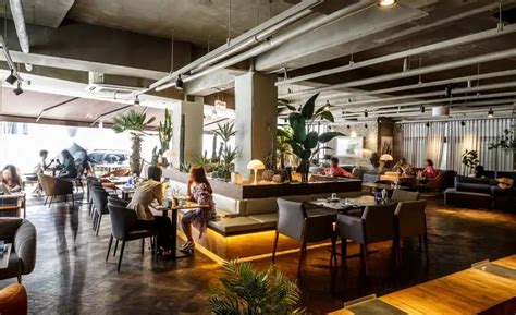 인더스트리얼 분위기의 빈티지모던 190평 레스토랑and바 인테리어