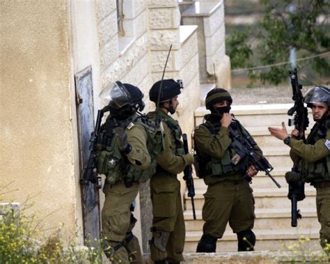 الاحتلال يعتقل 22 مواطنا من مدن الضفة تركزت بمحافظة الخليل Pnn