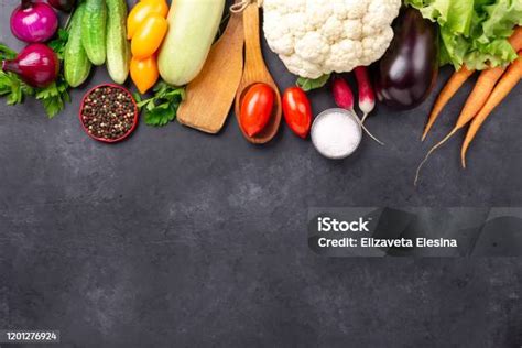 신선한 농부 정원 야채와 돌 배경에 주방 용품 수확 시간 맨 위 보기 개념에 대한 스톡 사진 및 기타 이미지 개념 건강한 식생활 고추류 Istock